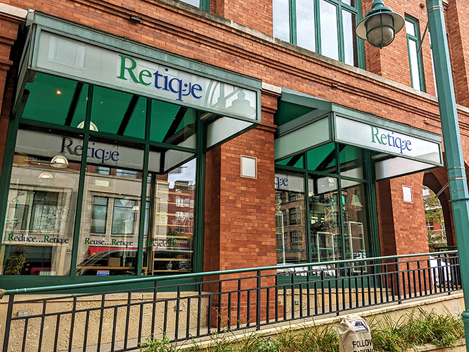 "Reduce, Reuse, Retique" &ndash; this upscale thrift boutique proves that second-hand shopping can be a first-class experience.