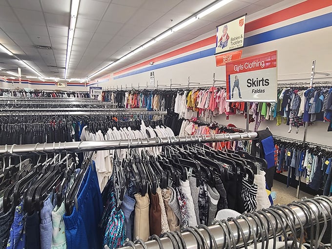 Green sign, great finds! This Dover location proves that one person's castoffs become another's perfect discoveries.