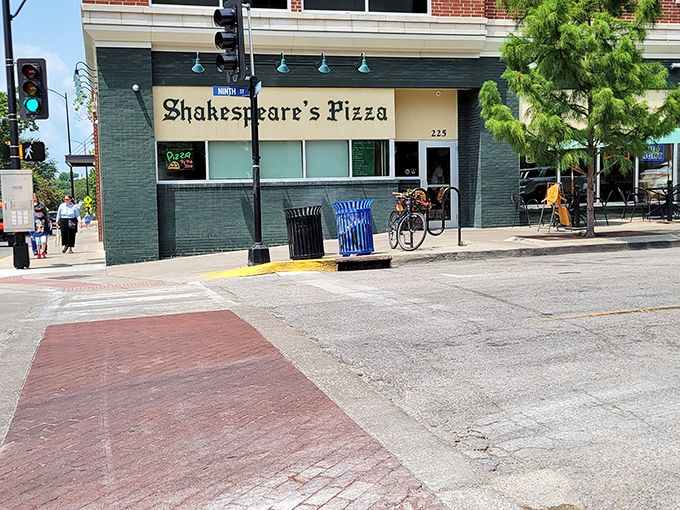 Green brick character houses pizza passion - this Ninth Street institution feeds minds and stomachs with equal dedication.