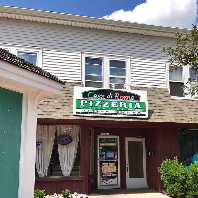 Casa Di Roma Pizzeria proves you don't need fancy digs to serve memorable Italian food&mdash;just follow the "OPEN" sign to budget-friendly bliss.