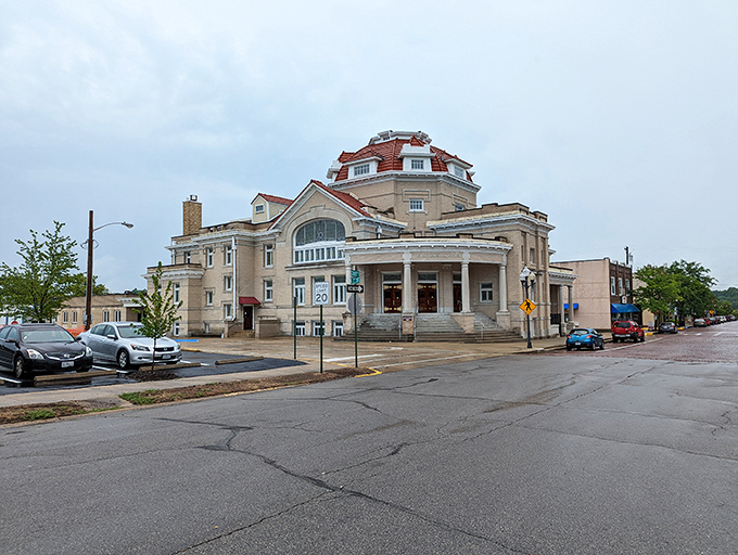 Stately architecture meets small-town sensibility at this magnificent historic building, proving Fulton knows how to make a grand impression.