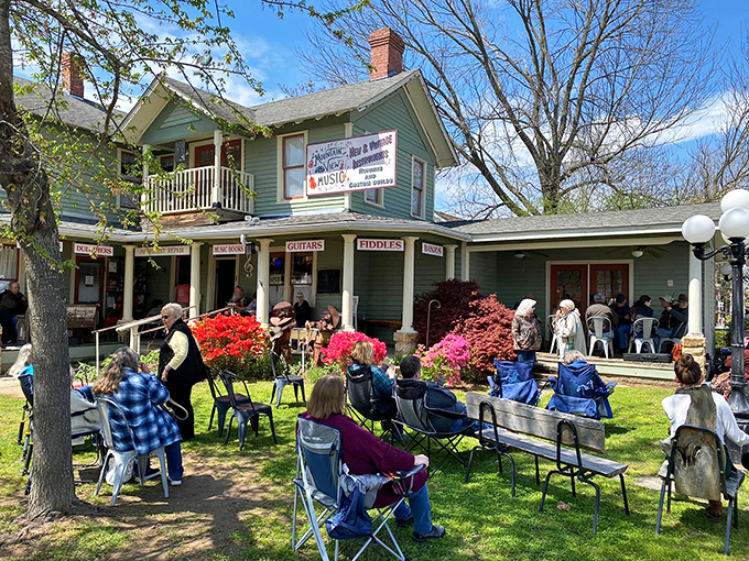 Pinewood Cabins offers that "just right" balance between rustic charm and actual plumbing. Goldilocks would approve of these accommodations. 