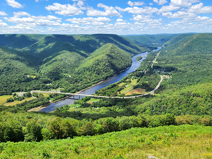 Postcard-perfect without the Photoshop. This view has been stopping conversations mid-sentence since long before selfies were invented.