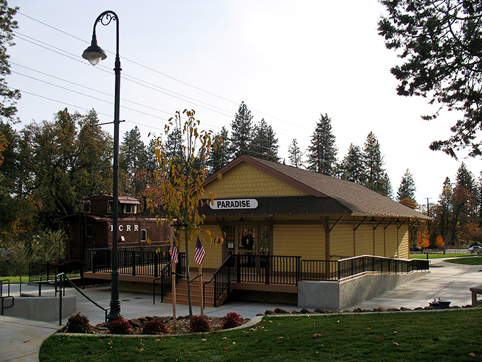 All aboard for a slice of history! The restored Paradise Depot Museum stands as a testament to the town's railroad heritage.