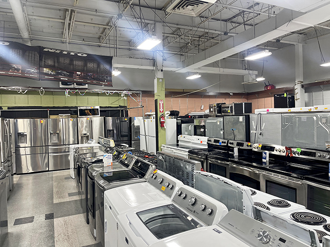 Appliance heaven for home improvement enthusiasts. From fridges to washers, this section proves one person's upgrade is another's perfect find.