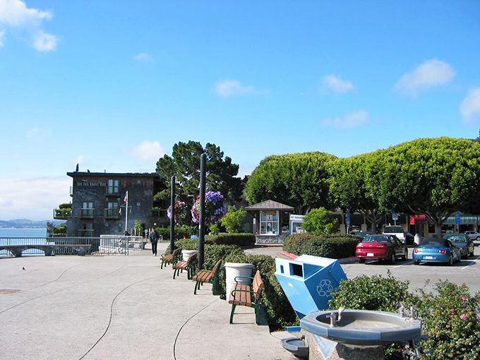 This waterfront promenade offers the perfect blend of natural beauty and urban amenities&mdash;like Mother Nature and civilization decided to collaborate on a masterpiece.