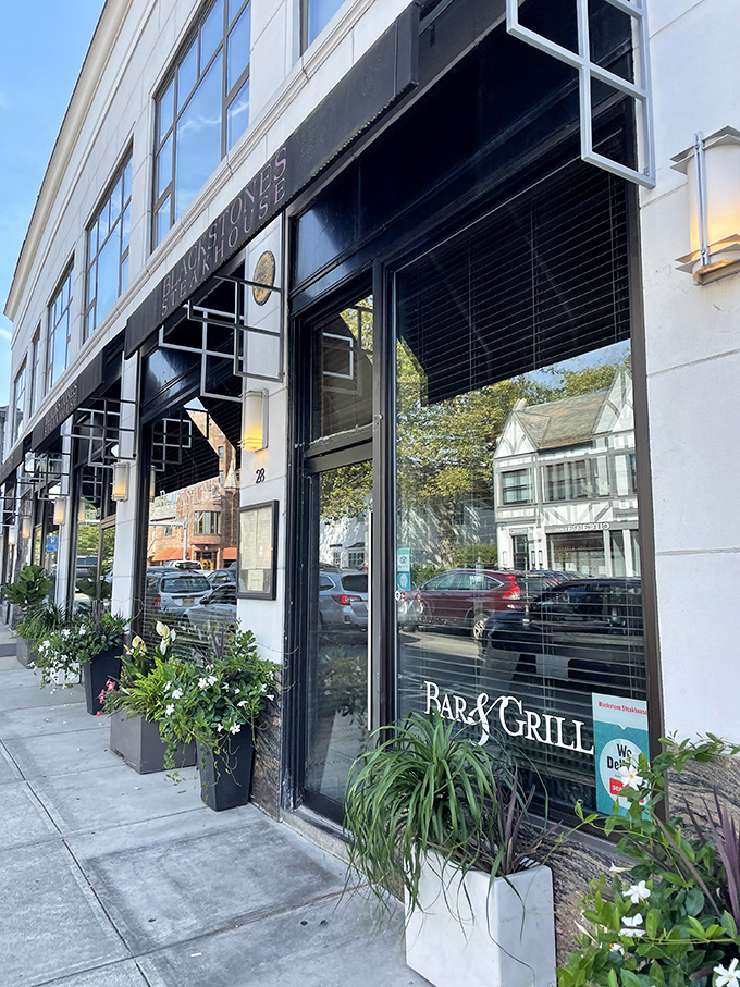 Urban sophistication meets primal satisfaction at this Greenwich hot spot where white tablecloths meet carnivorous cravings.