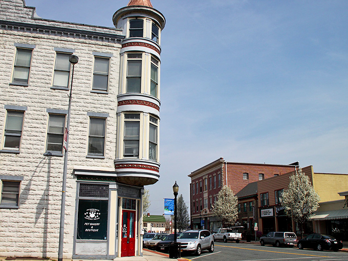 In Havre de Grace, even the trains know to slow down and enjoy the view. Where history and small-town life roll along together.