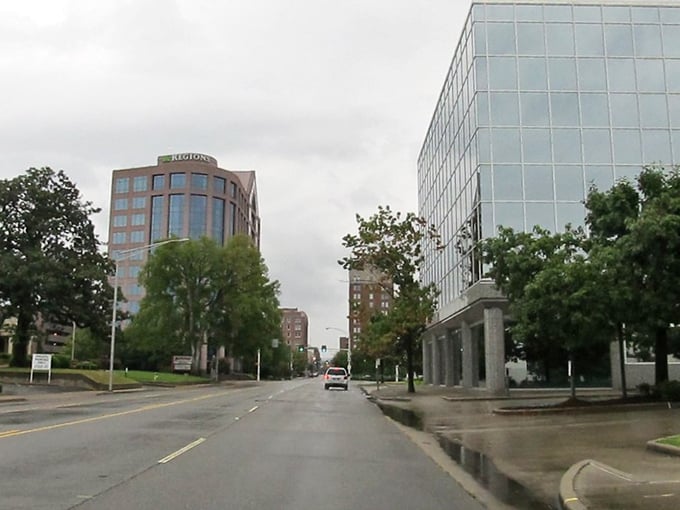 Huntsville's business district combines Southern hospitality with rocket-scientist brainpower, creating an affordable retirement spot that's anything but boring.