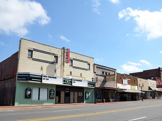 Malvern's downtown district showcases its brick-built heritage. When they call themselves the "Brick Capital," they're not just laying foundations for a joke!