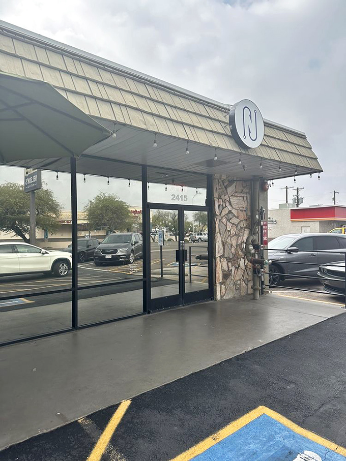 Nelson's sleek, minimalist storefront with its simple "N" logo is like a secret handshake for Arizona's seafood cognoscenti.