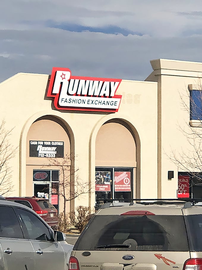 Runway Fashion Exchange brings boutique vibes to the thrift world. Where fashion dreams and budget realities have a beautiful reunion! 