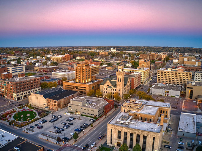 Sioux City's downtown skyline proves you don't need big-city prices for beautiful urban views. Your Social Security check just breathed a sigh of relief!