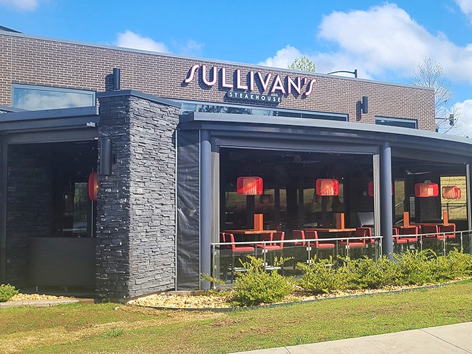 Sullivan's modern brick fa&ccedil;ade houses old-school steakhouse expertise with a side of contemporary flair.