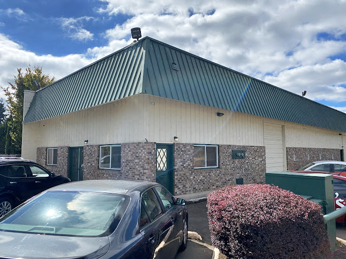 The unassuming exterior hides pizza worthy of its "Legendary" title &ndash; like finding a superhero in everyday clothes.