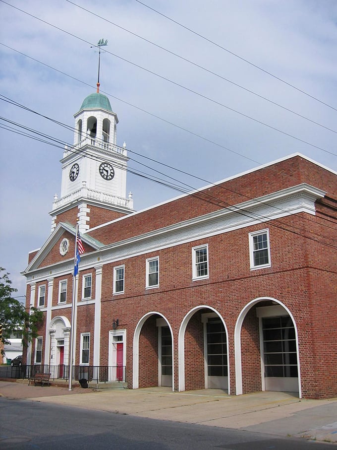 The stone buildings of Cambridge stand as quiet witnesses to history. This town knows that good things&mdash;and affordable living&mdash;come in small packages.
