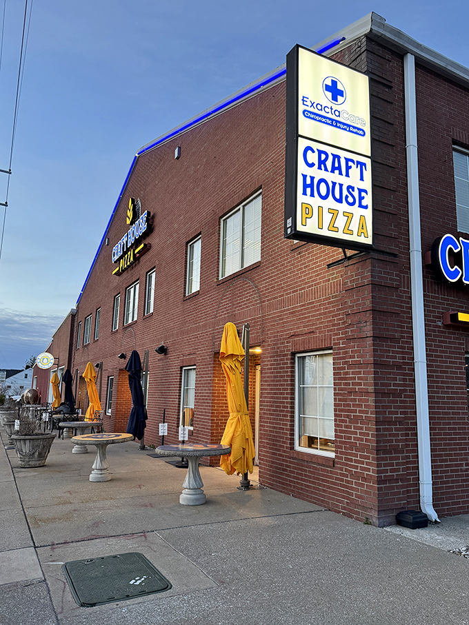 Those yellow umbrellas aren't just for show&mdash;they're beacons guiding you to pizza nirvana on Preston Highway.