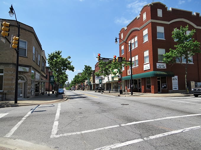You can't help but smile at this quirky water tower - pure American roadside art at its finest. 