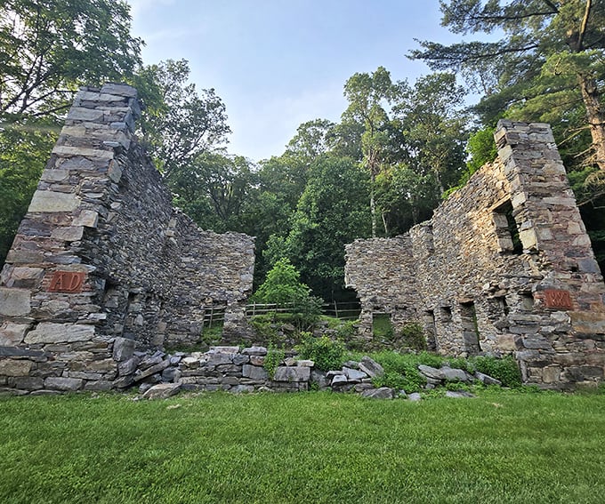 Time travel without the jetlag! Gathland's historic walls frame perfect picnic spots with a side of Civil War lore.