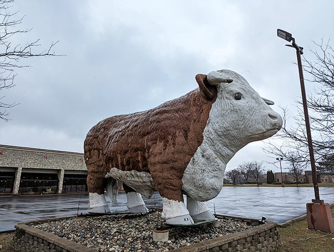 Valparaiso's beacon of beef beckons with windows that showcase the warmth inside&mdash;like a fishbowl filled with happy carnivores.