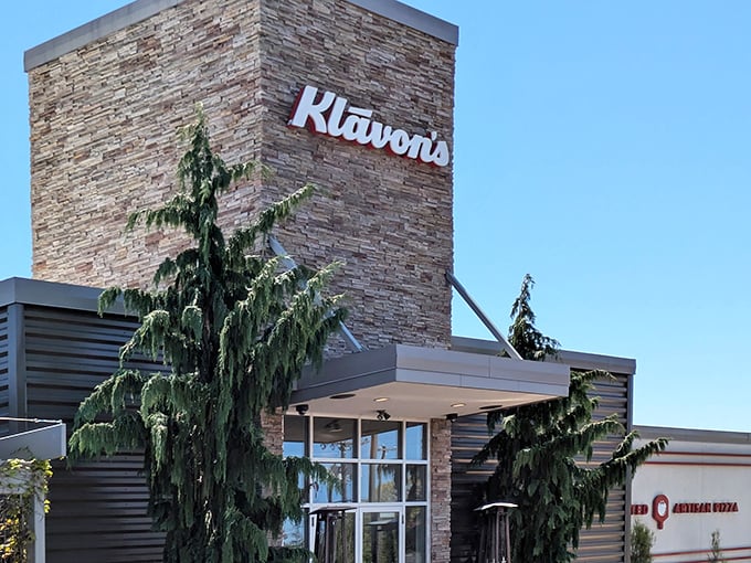 Pizza with architectural ambition! Klavon's contemporary design houses some seriously old-school pizza skills.