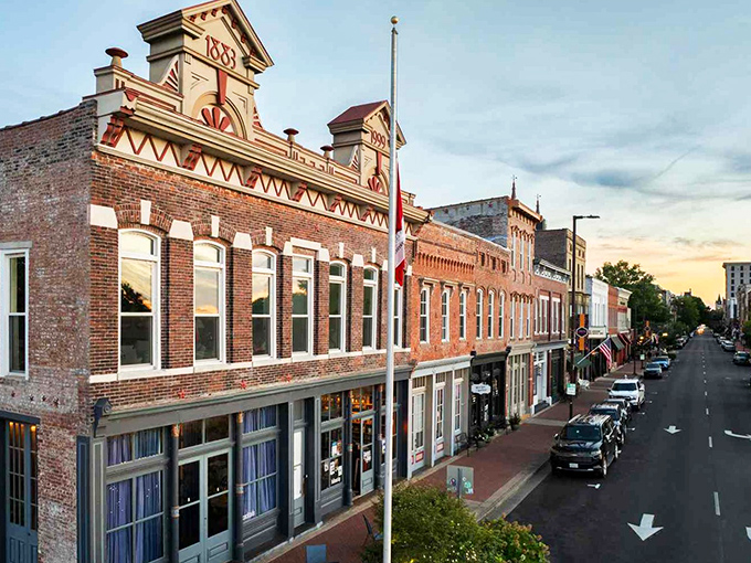 The sun-drenched streets of Paducah offer more than just pretty facades &ndash; they're gateways to a retirement where your Social Security actually suffices.