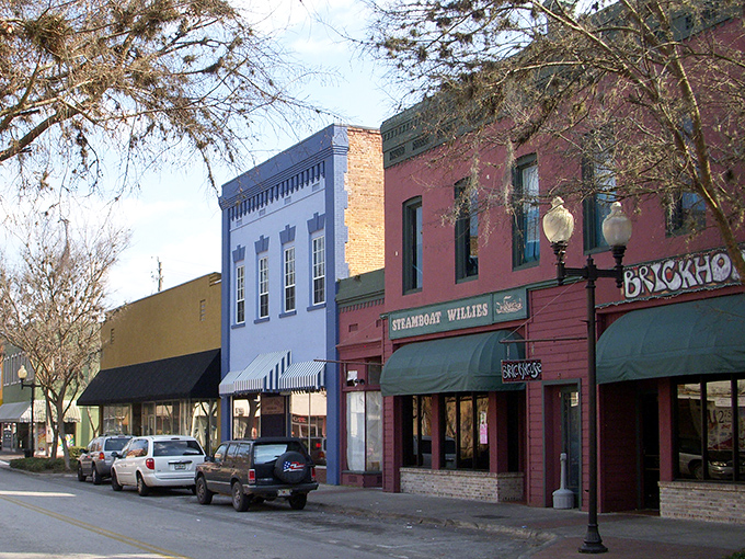 Colorful storefronts bring life to downtown Palatka. A refreshing alternative to cookie-cutter strip malls and big box stores.