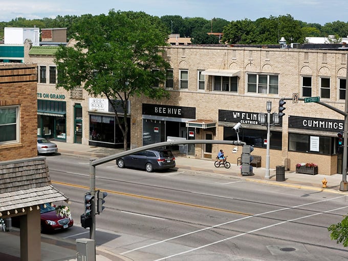 Downtown Spencer invites you to slow down and stay awhile. This is where "running errands" turns into "catching up with neighbors."