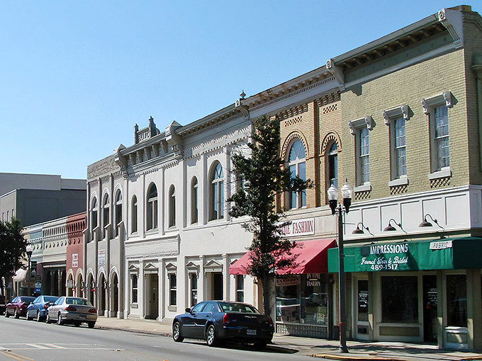 Blue skies and beautiful architecture make Statesboro a feast for the eyes. The affordable housing prices are pretty easy on the wallet, too!