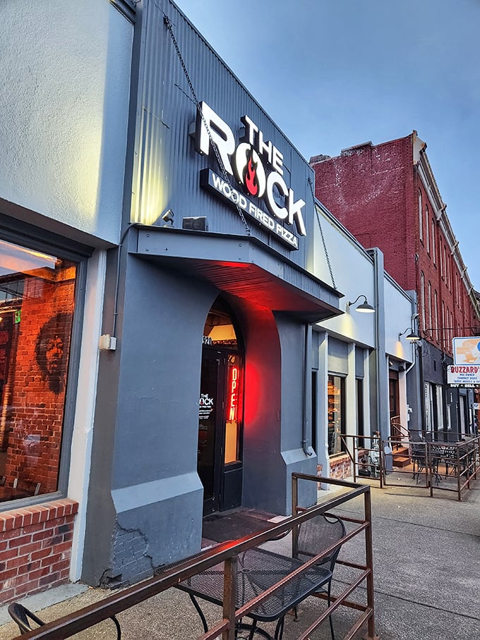 The Rock's entrance glows with promise at dusk, drawing pizza pilgrims like moths to a flame&mdash;a delicious, wood-fired flame.