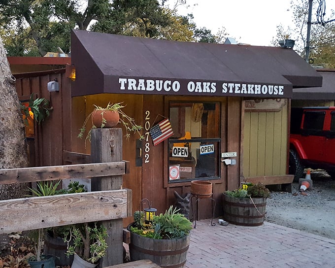 A small American flag waves hello at this cabin-like steakhouse where ties are forbidden and carnivorous appetites are celebrated.