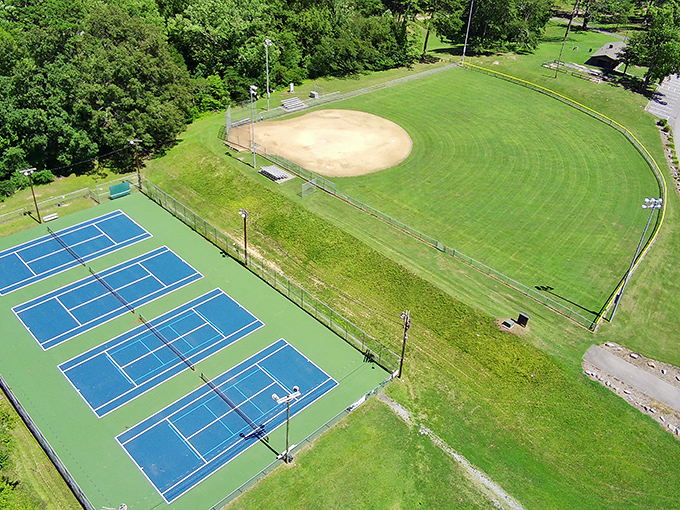 Game, set, match! Ballou Park's recreational facilities offer everything from tennis courts to baseball fields&mdash;suburban paradise for the athletically inclined.