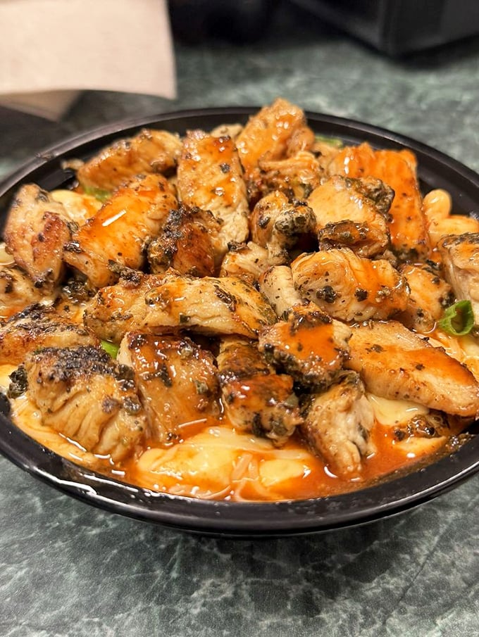 Buffalo chicken mac brings the heat without scorching your taste buds, topped with grilled chicken that's had a proper introduction to spice.