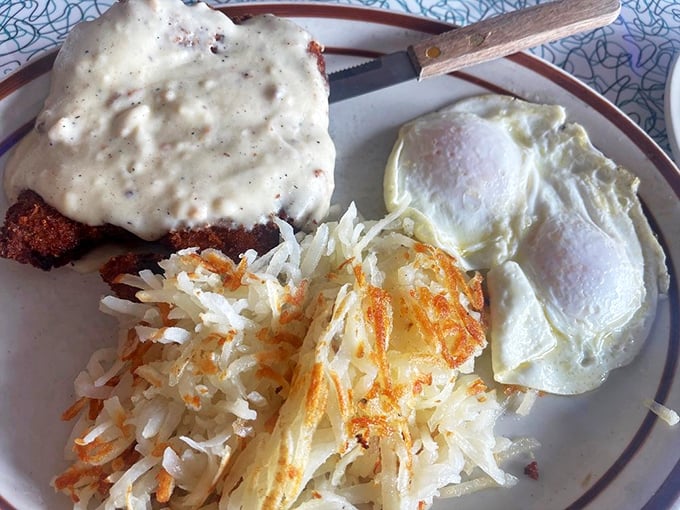 Look at that perfect golden crust! The gravy-to-meat ratio here is what mathematicians call "the golden proportion" and what I call "exactly right." 