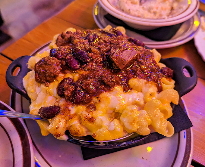 Chili con carne mac and cheese: where Texas meets Wisconsin in a cast-iron skillet. This isn't comfort food—it's a comfort revolution.