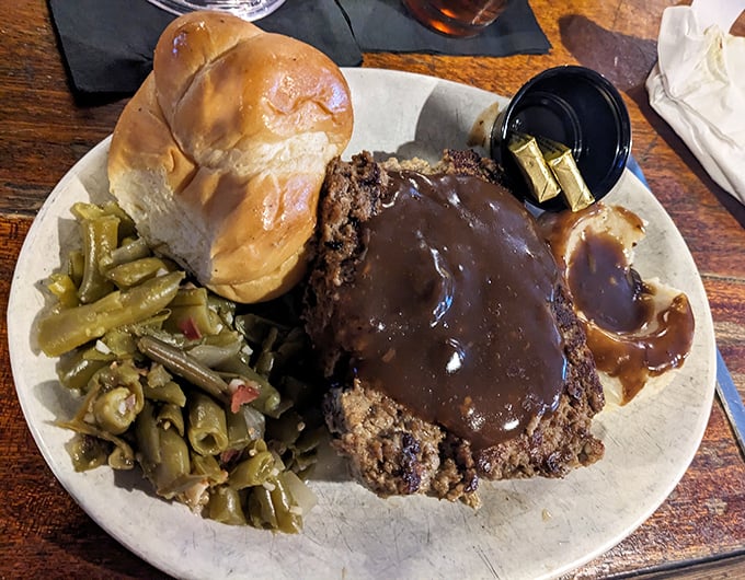 This isn't just dinner—it's edible nostalgia. The kind of plate that makes you want to call your mother and apologize for ever complaining about her cooking.
