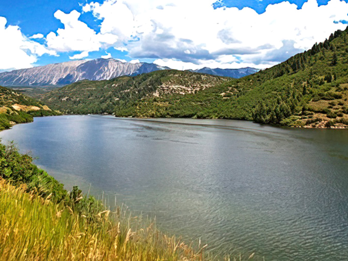 Paonia Reservoir mirrors the majesty of surrounding peaks, offering a stillness that city dwellers pay therapists good money to achieve.