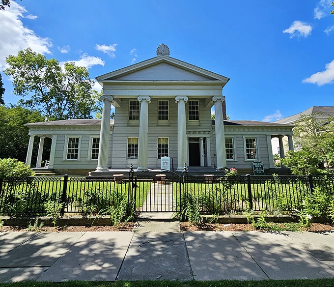 The Robbins Hunter Museum's grand columns aren't showing off&mdash;they're just reminding you that architecture used to have excellent posture.