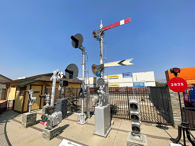 Train enthusiasts gather at these vintage railroad signals like kids at an ice cream truck&mdash;with equal parts nostalgia and excitement.