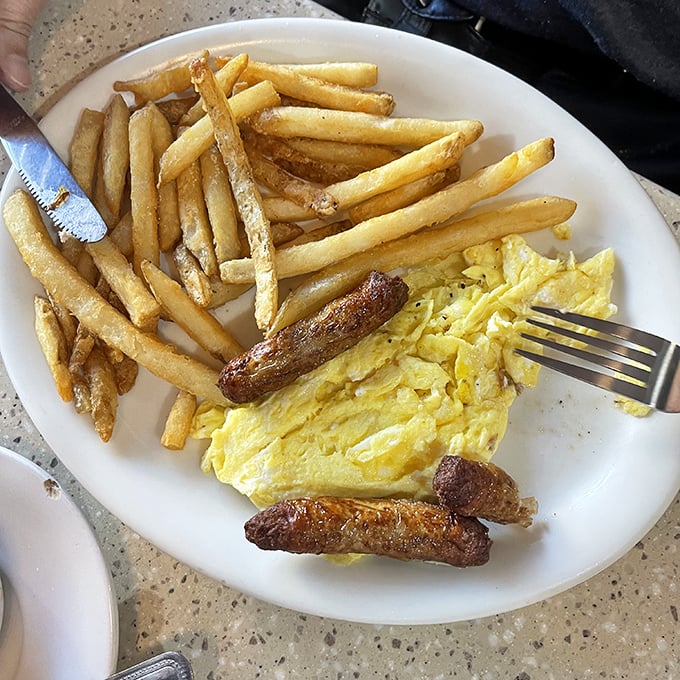When your breakfast looks like this, you know the day is starting right. Those fries could make a potato proud.