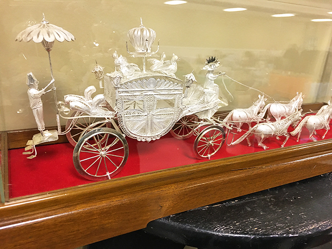 Fit for Cinderella herself! This intricate silver filigree carriage showcases the craftsmanship rarely seen in today's mass-produced world.