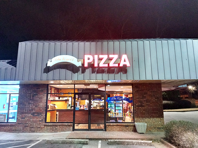 DaVinci's clean, minimalist storefront proves that great pizza doesn't need fancy frills&mdash;just like the Mona Lisa doesn't need extra brushstrokes.