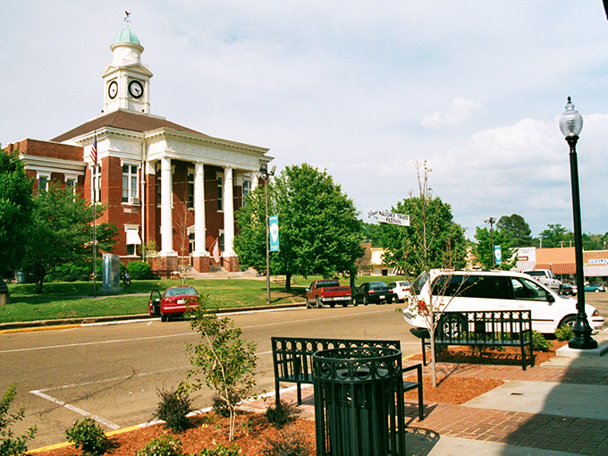 Kosciusko's town square looks like Norman Rockwell and Frank Capra collaborated on the perfect small-town design.