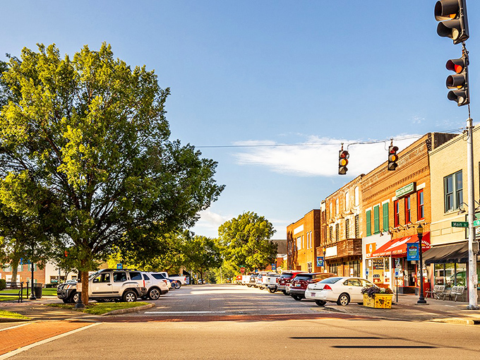 Murray's downtown streets offer that perfect small-town feel &ndash; where running errands turns into catching up with friends.