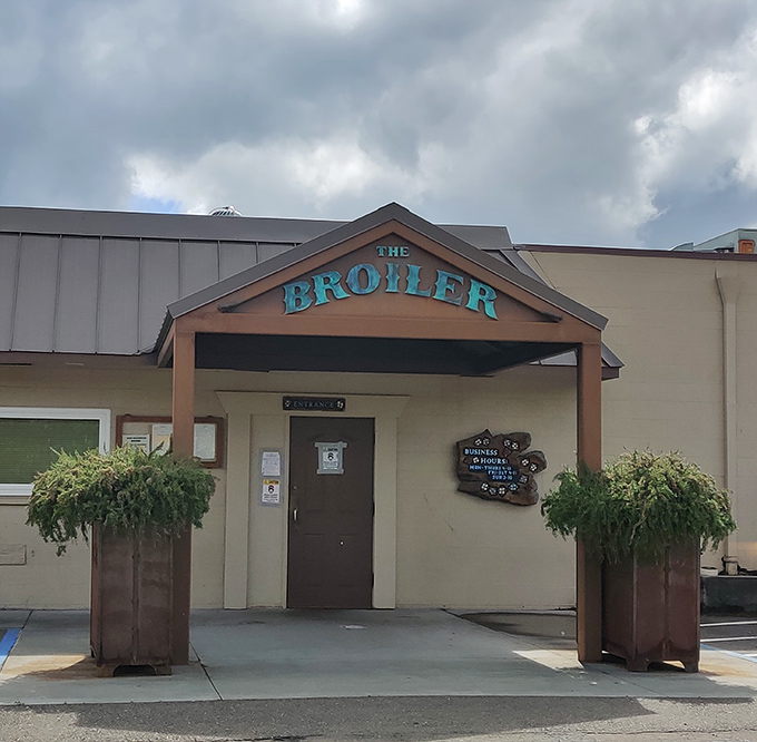 Those planters flanking The Broiler's entrance say "We care about details." And places that care about details usually care about steaks.