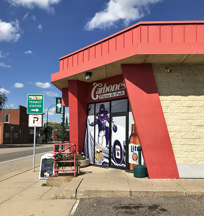 Carbone's Pizza & Pub: Sports on the walls and pizza on the tables&mdash;a Minnesota match made in heaven that feels like coming home.