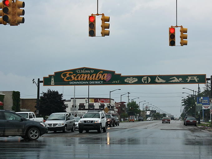 Welcome to Escanaba! That sign might as well say "Relax, you've left the rat race behind."