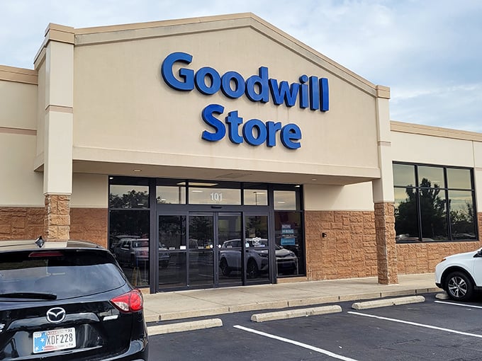 Clean lines and simple design - this Goodwill store doesn't need fancy architecture when the treasures are inside!