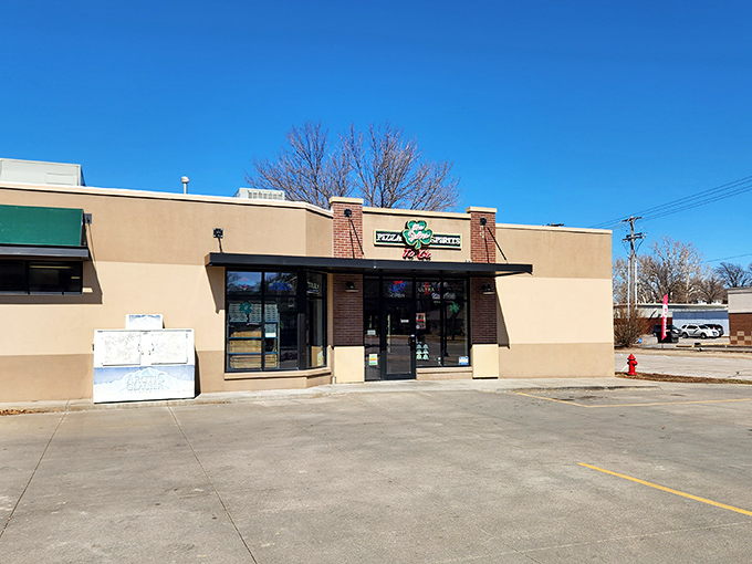 Those outdoor tables at Isles are calling your name. Pizza tastes better with a side of fresh air! 