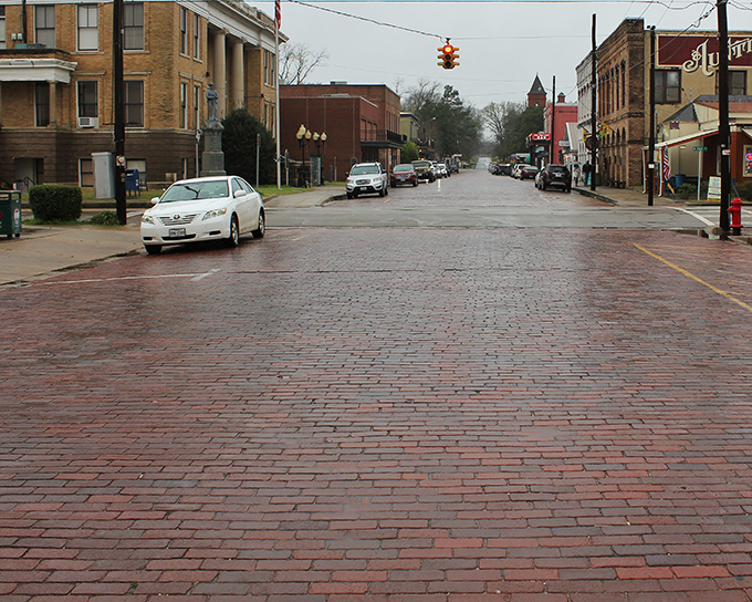 Brick streets in Jefferson don't just support cars&mdash;they carry echoes of horse-drawn carriages and the whispers of Southern history.